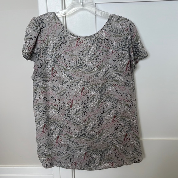 LOFT | Tops | Loft Cap Sleeve Open Back Floral Blouse 2 | Poshmark